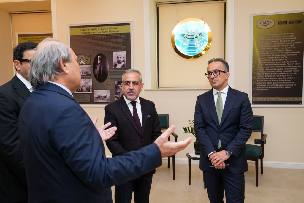 Komitə sədri Azərbaycan Bəhailəri Dini Mərkəzinin fəaliyyəti ilə tanış ...